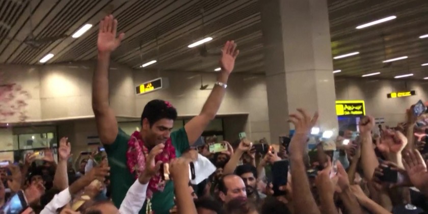 Fans welcome Pakistan's Nadeem after winning Olympic Gold | Myanmar ...