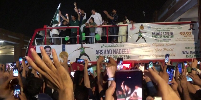 Fans welcome Pakistan's Nadeem after winning Olympic Gold | Myanmar ...
