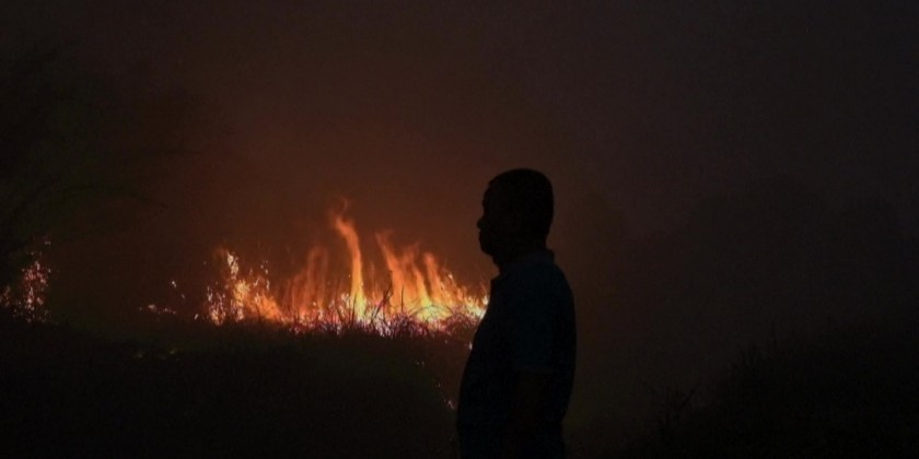 Fire rages Indonesia peatland in Sumatra Island, causing haze in cities ...