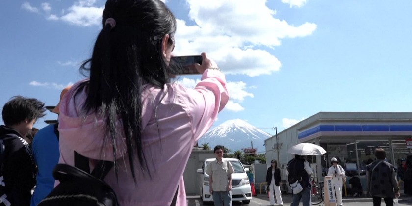 Japan town begins blocking Mt Fuji view from 'bad-mannered' tourists ...