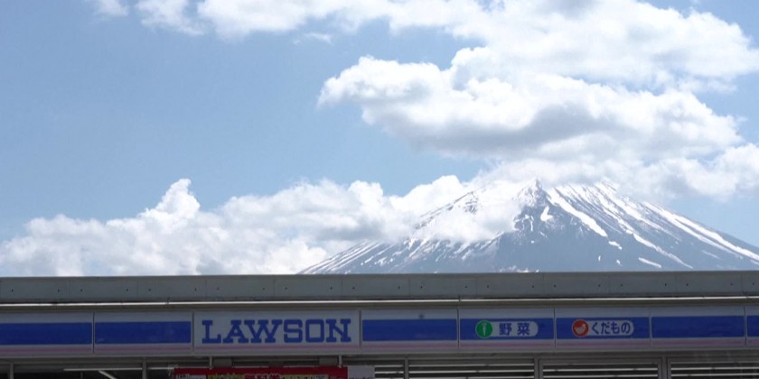 Japan town begins blocking Mt Fuji view from 'bad-mannered' tourists ...