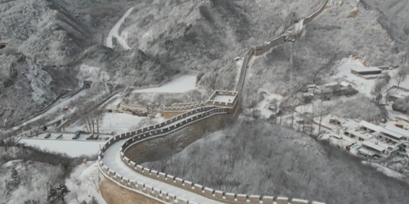 Tourists brave Beijing's icy winds to visit snow-covered Great Wall ...