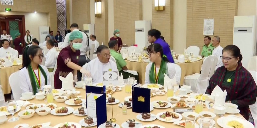 Honoring outstanding students: SAC Chairman awarded prize of honor to ...