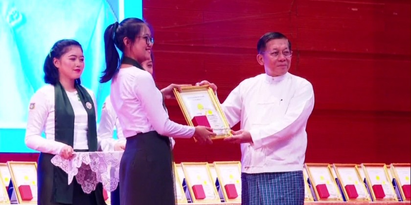 Honoring outstanding students: SAC Chairman awarded prize of honor to ...