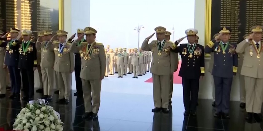Honoring Fallen Soldiers: Ceremony at the Memorial to the Fallen Heroes ...