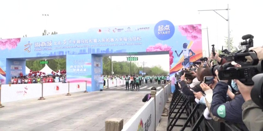 World's first humanoid robots half-marathon kicks off in Beijing ...