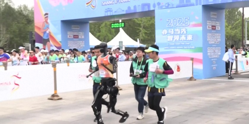 World's first humanoid robots half-marathon kicks off in Beijing ...