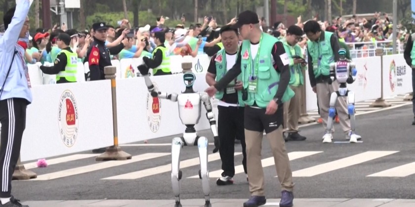World's first humanoid robots half-marathon kicks off in Beijing ...