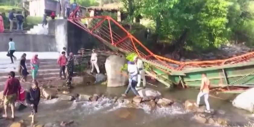 One dead, many hurt in India temple bridge collapse | Myanmar ...