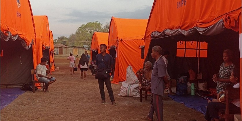 Indonesia Volcano Catapults Ash Tower Miles Into Sky | Myanmar ...