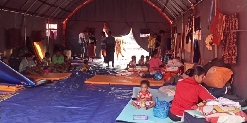 Indonesia Volcano Catapults Ash Tower Miles Into Sky | Myanmar ...