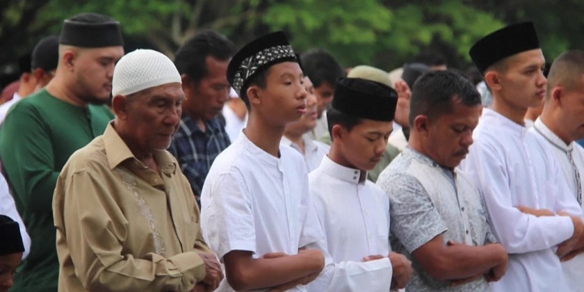 Indonesian Muslims perform Eid al-Adha prayer | Myanmar International TV