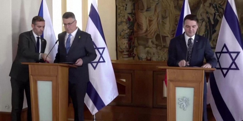 Israeli FM says supports Trump Gaza plan during visit to Czech Republic ...