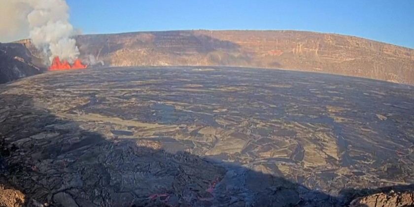 Hawaii's Kilauea volcano erupts and spewing columns of lava | Myanmar ...