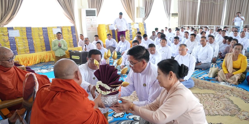 Waso Robe Offering Ceremony: MGY Region Government organized the ...