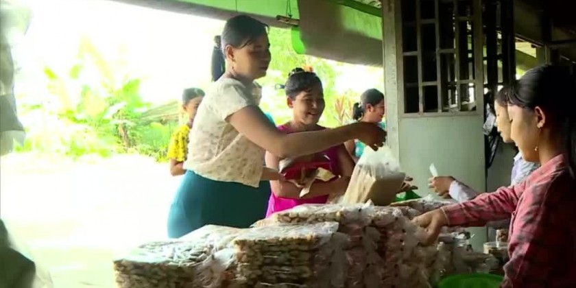 A well-known local snack : Ma-Yway, local snack of Hinthada District ...