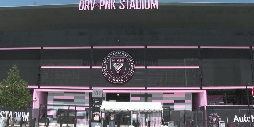 Messi fans chant in front of Inter Miami stadium hoping to see their ...