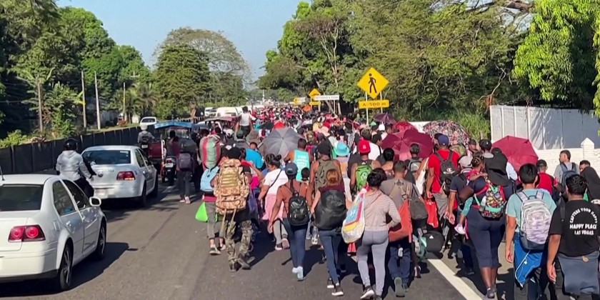 Thousands of migrants caravan march towards US border | Myanmar ...