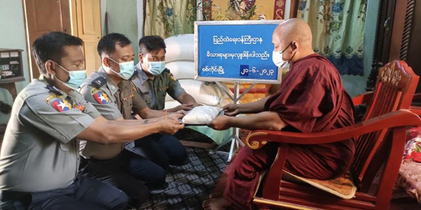 Offering rice provision: Families of MoHA offered rice to the ...