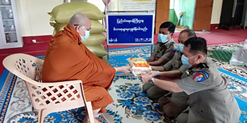 Offering rice provision: Families of MoHA offered rice to the ...