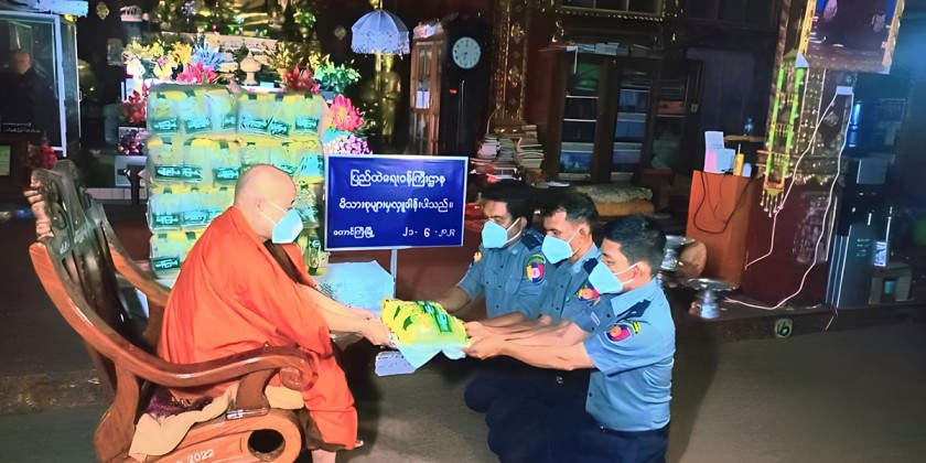 Offering rice provision: Families of MoHA offered rice to the ...