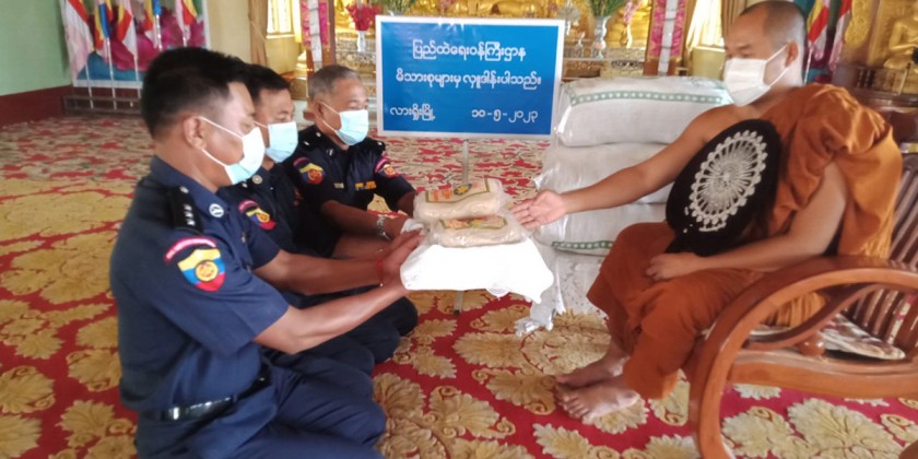 Offering rice provision: Families of MoHA offered rice to the ...