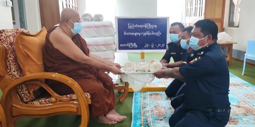 Offering rice provision: Families of MoHA offered rice to the ...