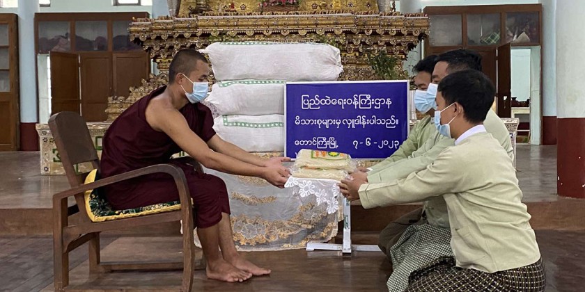 Offering rice provision: Families of MoHA offered rice to the ...