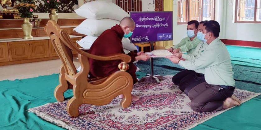 Offering rice provision: Families of MoHA offered rice to the ...