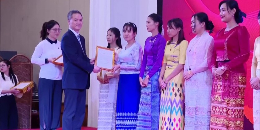 Presenting Admission Letter: MIFER Union Minister attended the ceremony ...