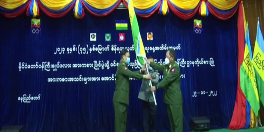 Presenting victory flag: MOHA presented victory flag to the sports ...