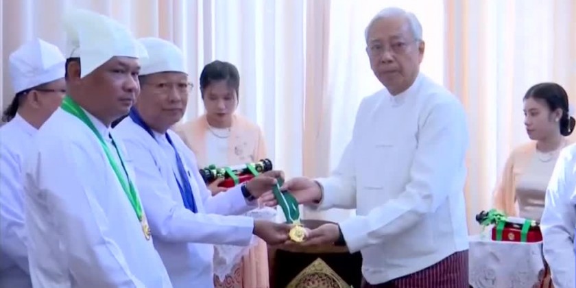 Presenting honorary titles: To recipients’ family members | Myanmar ...