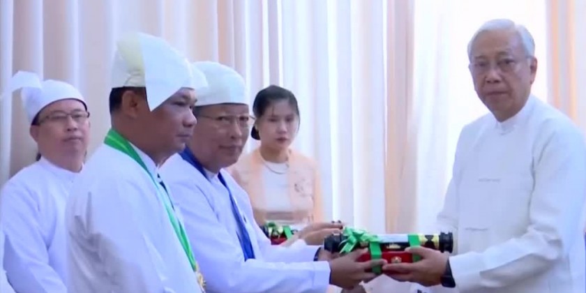 Presenting honorary titles: To recipients’ family members | Myanmar ...