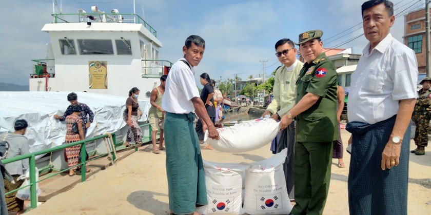 Rice Provision: Rice provided to thousands of people in Rakhine State ...