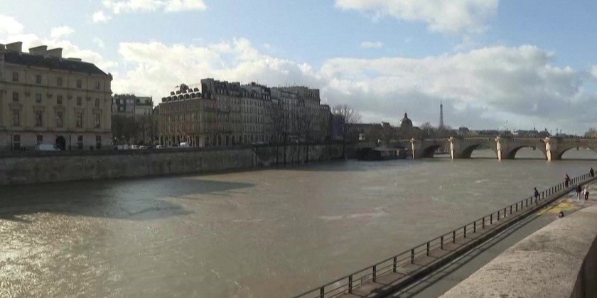 Seine River water level rises in Paris | Myanmar International TV