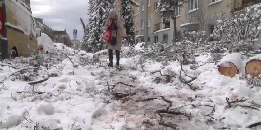 Strong winds, snowfall paralyse traffic in Slovakia | Myanmar ...