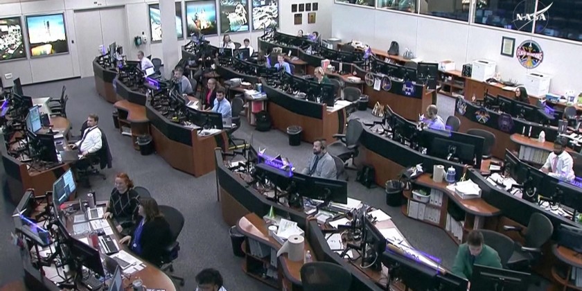 SpaceX's spacecraft docks with space station to rescue stranded ...