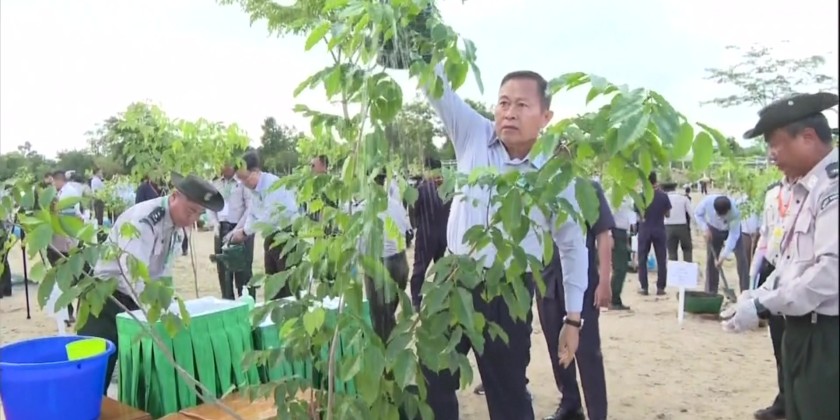 3rd Monsoon Tree-planting Ceremony: SSPC Chairman led the planting of ...