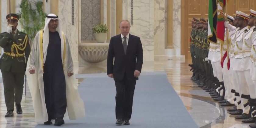 Russia's Putin greeted with lavish ceremony on UAE visit | Myanmar ...