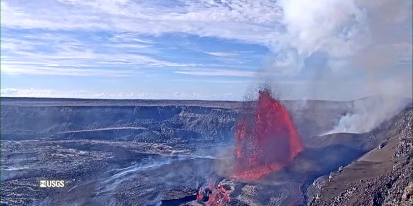 Kilauea volcano in Hawaii erupts, lava fountains rise 150 meters ...