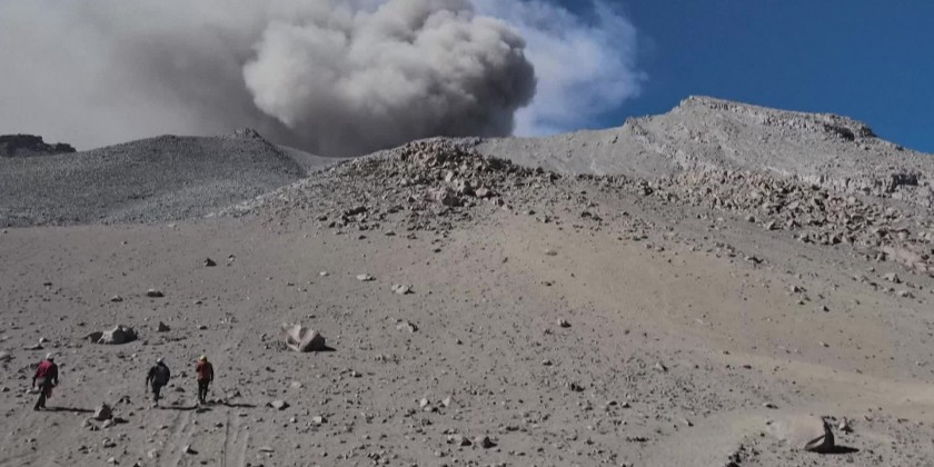 Peru declares emergency as Ubinas volcano spews ash and gas | Myanmar ...