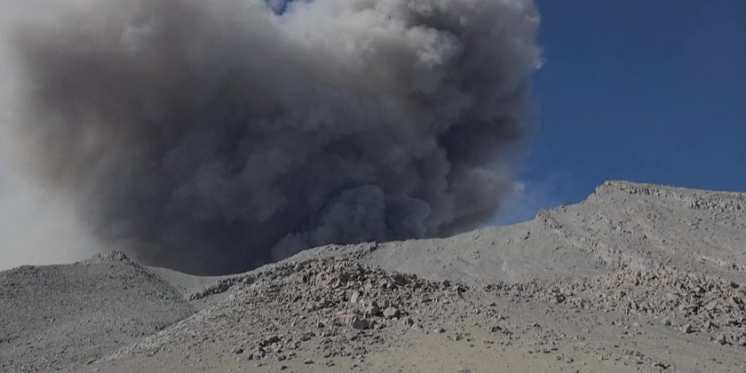 Peru declares emergency as Ubinas volcano spews ash and gas | Myanmar ...