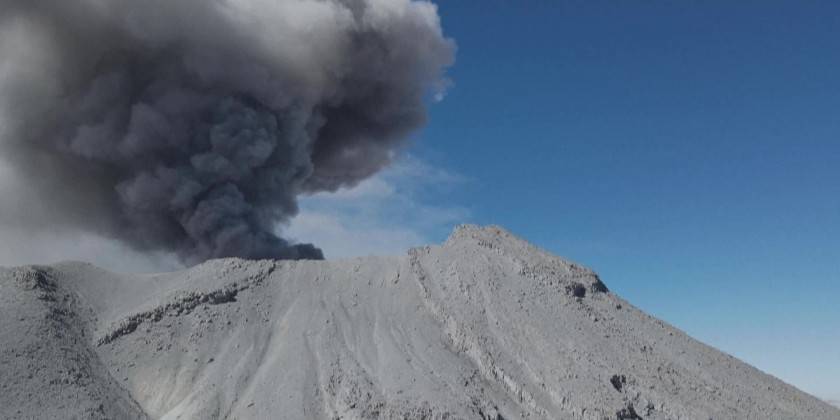 Peru declares emergency as Ubinas volcano spews ash and gas | Myanmar ...