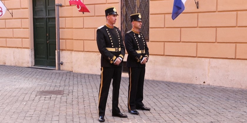Vatican updates ceremonial uniform of Pontifical Swiss Guards | Myanmar ...