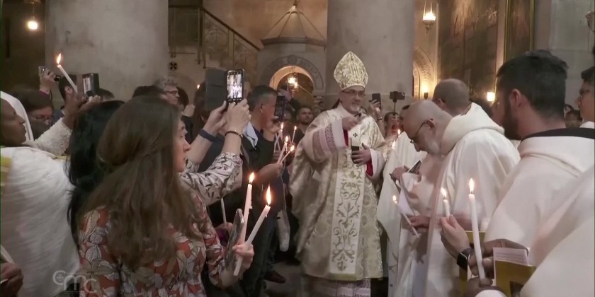 Vigil at Jerusalem's Holy Sepulcher before Easter | Myanmar ...
