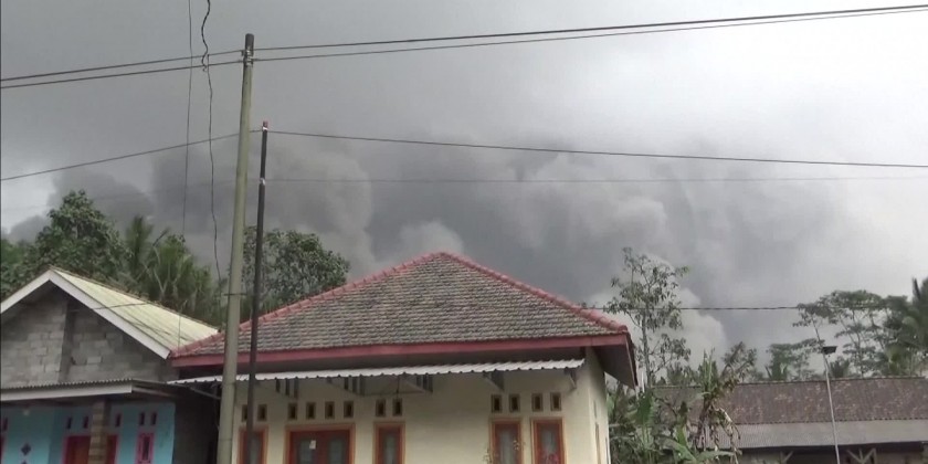 Indonesia's Mt. Semeru unleashes lava river in new eruption | Myanmar ...