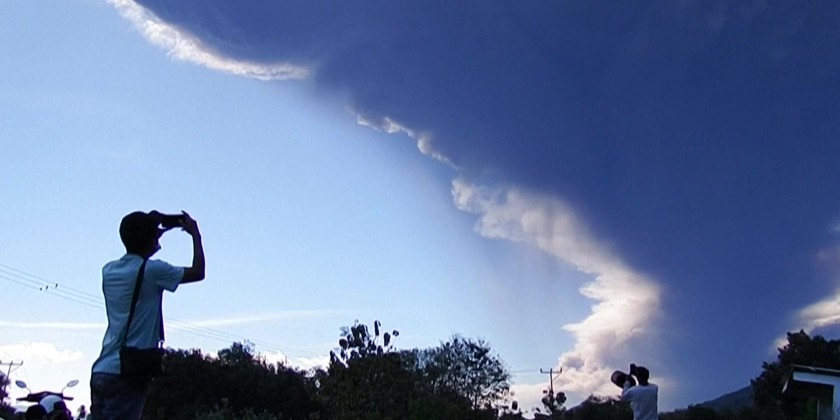 Indonesia volcano spews 18-kilometre ash tower | Myanmar International TV