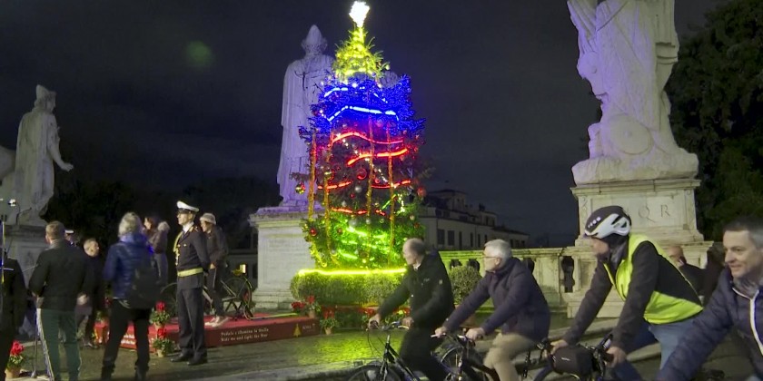 Rome unveils second sustainably lit Christmas tree | Myanmar ...