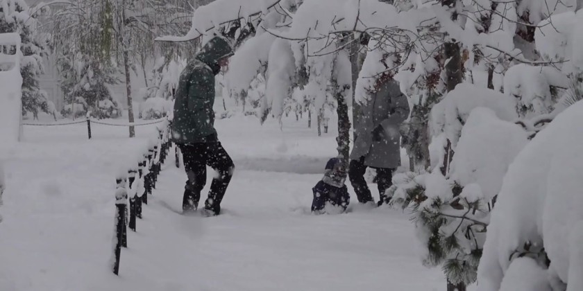 Snowfall forces school closures across Turkiye as children enjoy winter ...