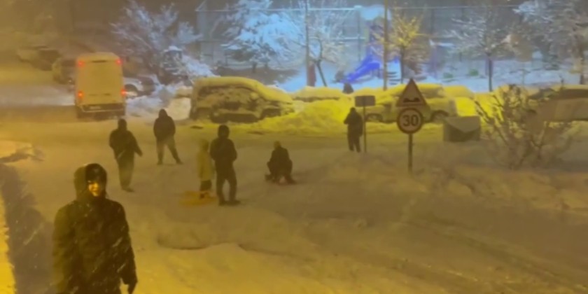 Snowfall forces school closures across Turkiye as children enjoy winter ...